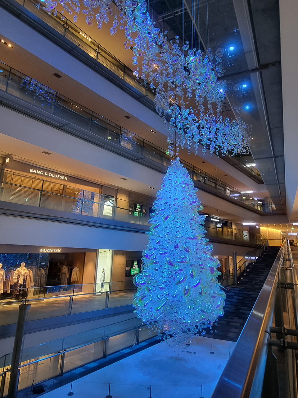 OMOTESANDO HILLS CHRISTMAS ILLUMINATION 2022 | 株式会社クラフト | KRAFT Co., Ltd.
